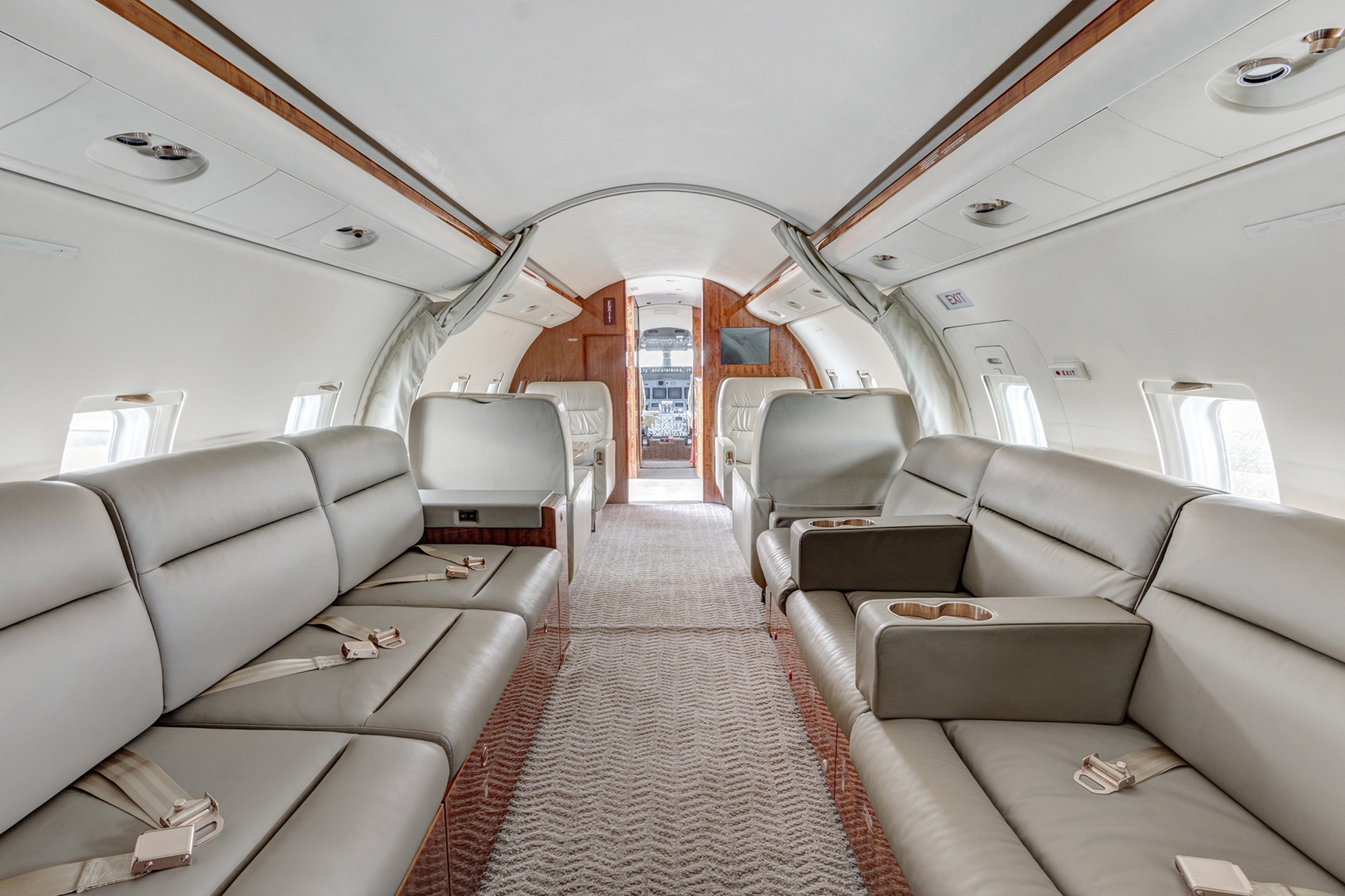Calgary Based Challenger 604 - Sunwest Aviation